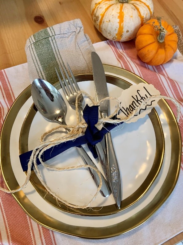 The Easy DIY Place Setting That Will Make Hosting Thanksgiving A Breeze ...